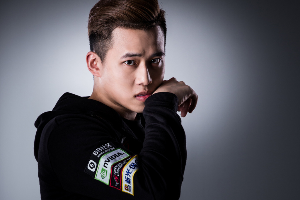 EDG Ziv成真，Ziv臉書：EDG青訓招人 | 英雄聯盟