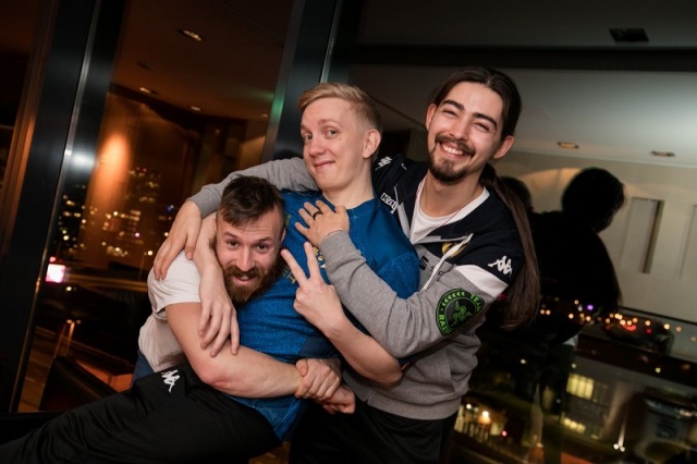 《英雄聯盟》MAD 續約長髮總教頭 Mac等教練團成員