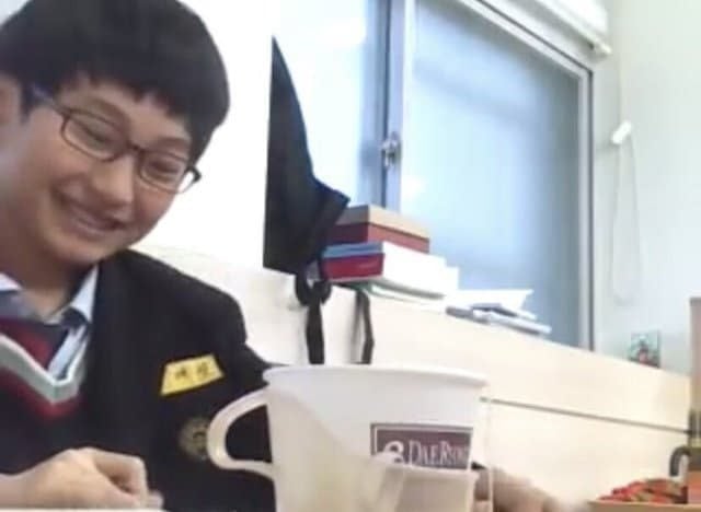 韓網熱議：T1/DK/KT/GenG選手 年幼照片