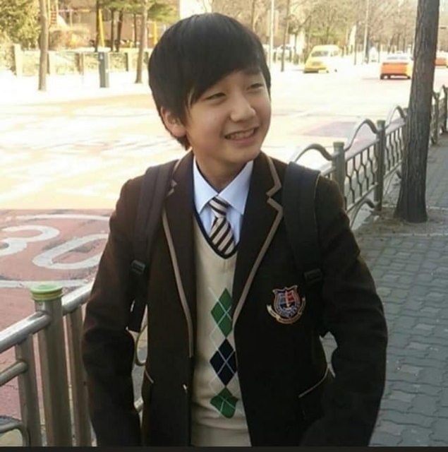 韓網熱議：T1/DK/KT/GenG選手 年幼照片 | 英雄聯盟