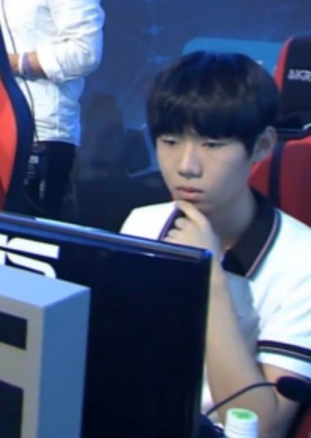 韓網熱議：T1/DK/KT/GenG選手 年幼照片 | 英雄聯盟