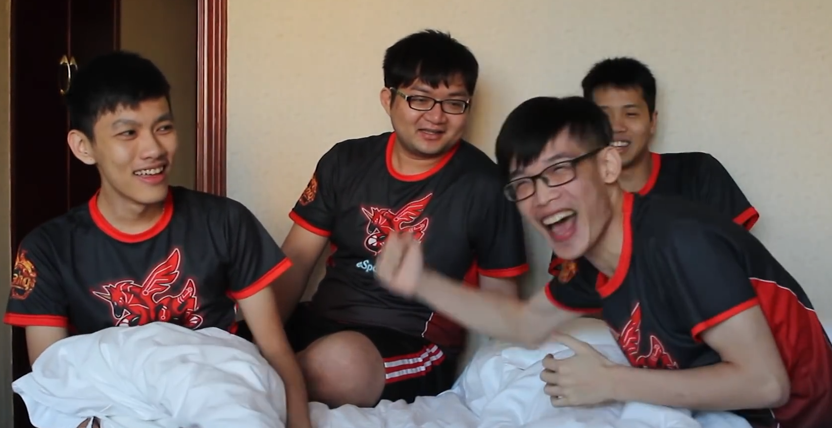 「感謝帶給我們那幾年的AHQ！」 蟹老闆才是真佛心老闆? | 八卦新聞