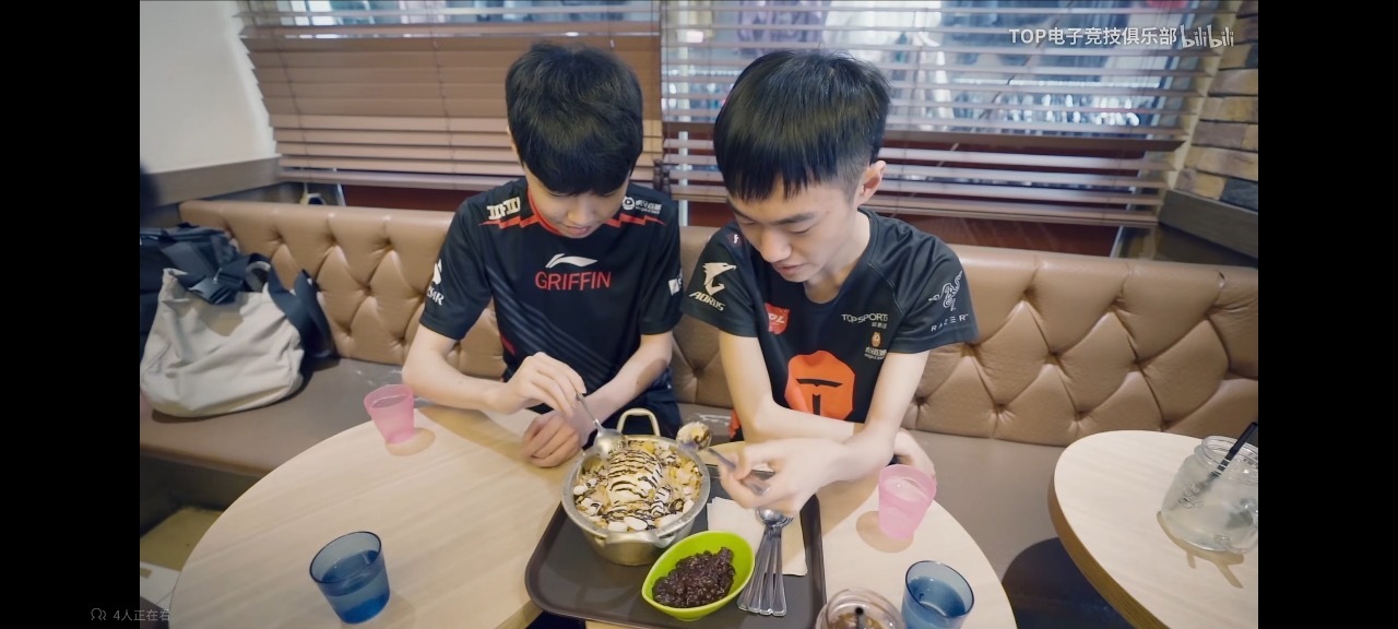 Chovy&Knight同一天達成300勝成就 | 英雄聯盟