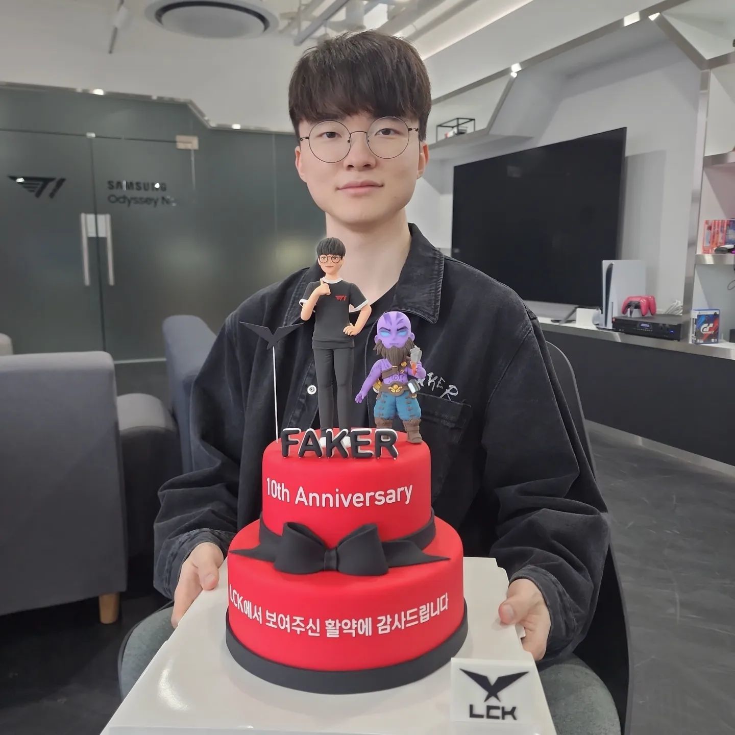 Faker IG 10週年收到的禮物 | 英雄聯盟