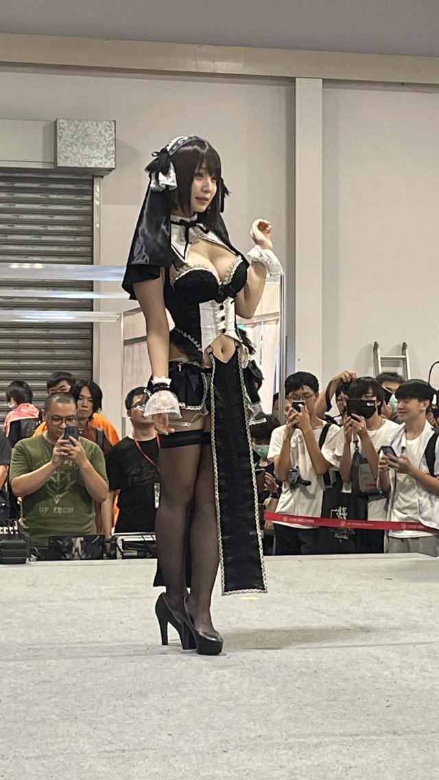 伊織萌 現身FF41 COS修女)( 現場暴動