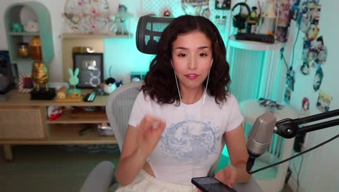 pokimane 怎麼把頭髮弄得跟大嬸一樣?