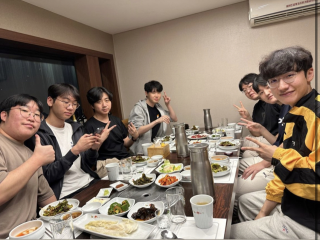 JDG Ruler IG:與Gen.G老隊友合照