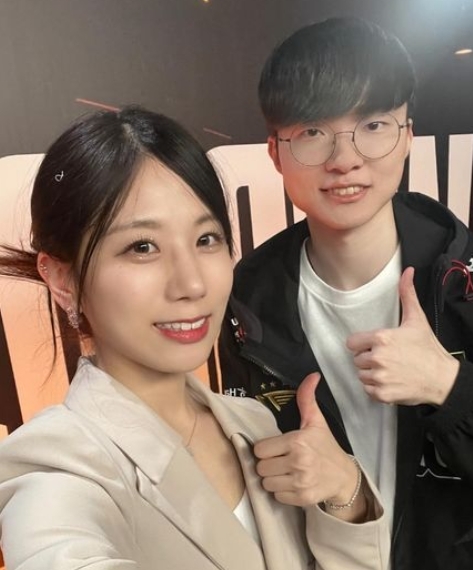 恭喜Bang與LCK女主持 今天舉辦婚禮 Faker還錄影片祝賀(人在國外) | 八卦新聞