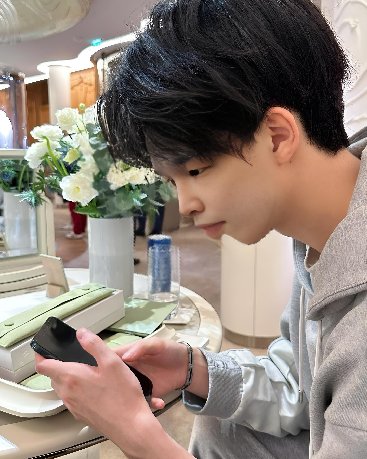 Hans Sama 疑似與主播 Kitty 交往? | 八卦新聞