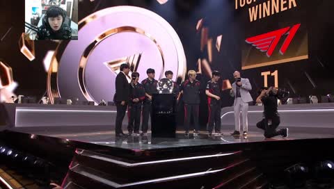 T1全員簽名 怎麼是簽在鏡頭上?