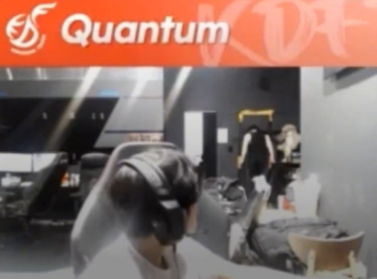 KDF Bull 肌肉直播 在打積分的時候也要運動