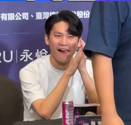 po11約鳳梨打拳上，結果對方根本不知道他是誰