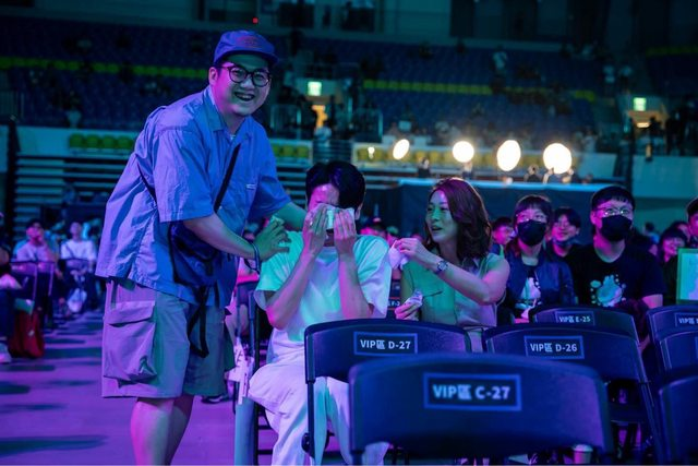 ㄟㄟ po11這個人真的這麼白ㄇ