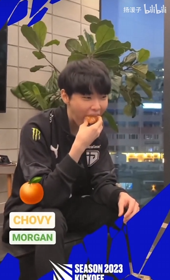 一口吞橘子比賽選手：Chovy、Morgan