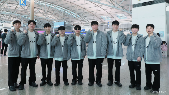 DK出發了！We believe in the show. Dplus KIA Fighting👊！