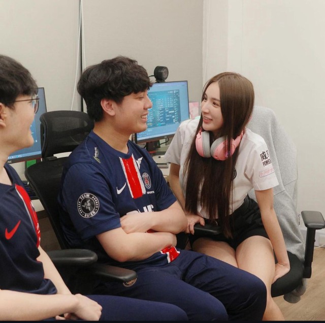 這次看楓棠(MAPLE)跟Karsa去參加KeSPA盃 讓我想起當年FW AHQ世界賽的抽籤直播