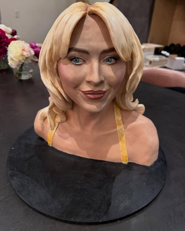 Joe Rogan為女兒的生日準備了一個Sabrina Carpenter蛋糕